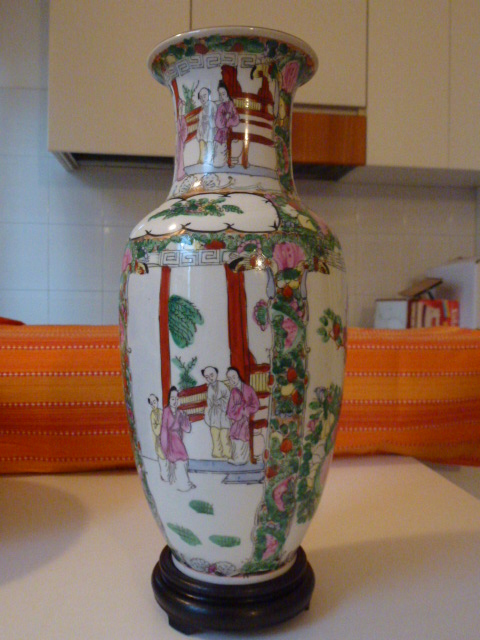 VASO IN PORCELLANA CINA XX SECOLO H. 35 CM.