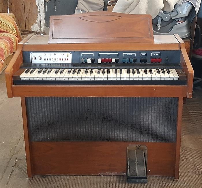 ORGANO FARFISA 202 CR