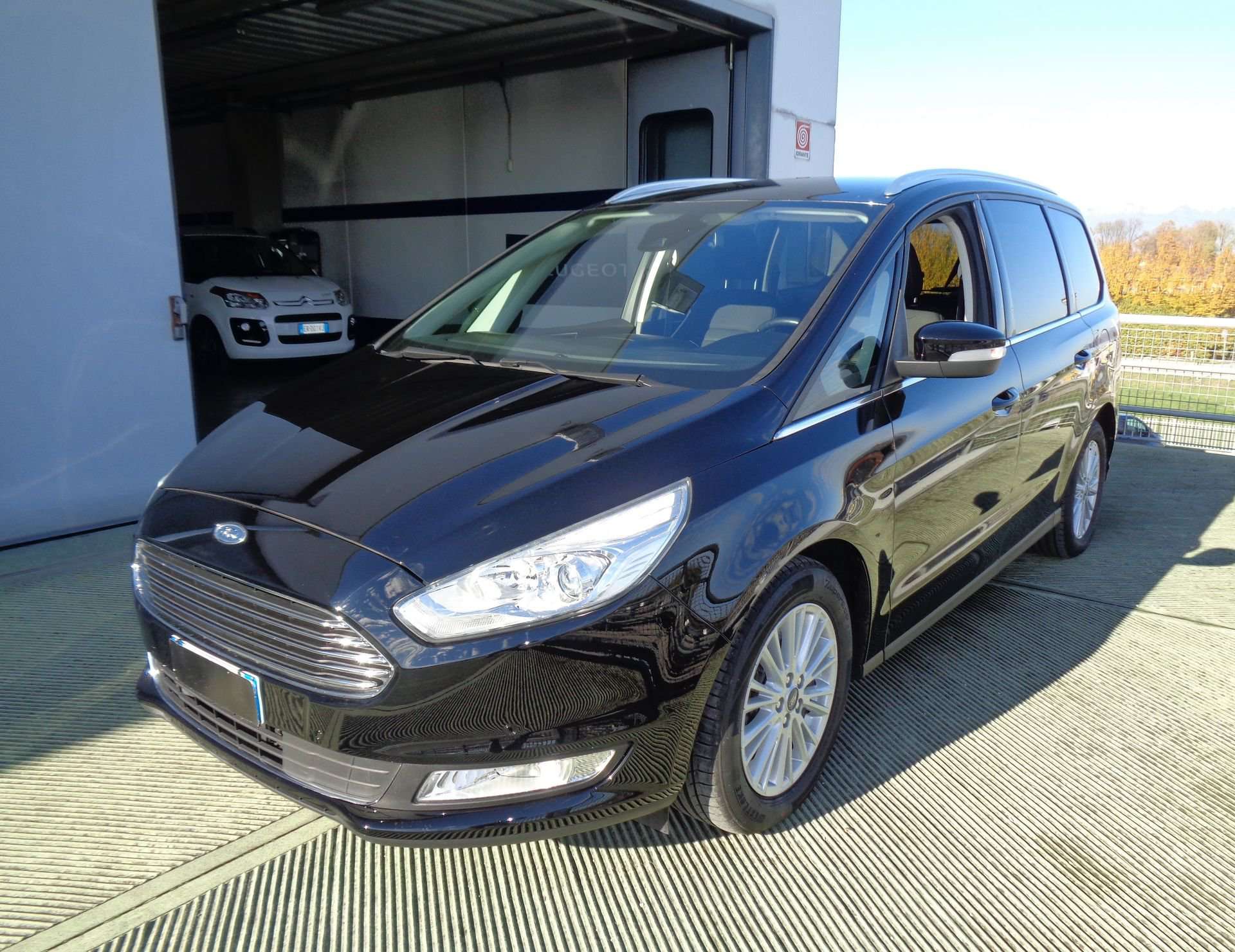 Ford Galaxy2.0 TDCi 150CV Start&Stop Powershift Titanium Bus.