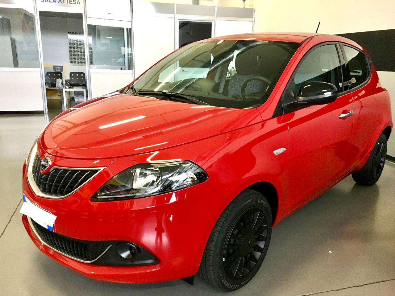 Lancia Ypsilon1.0  Hybrid Silver /VARI COLORI