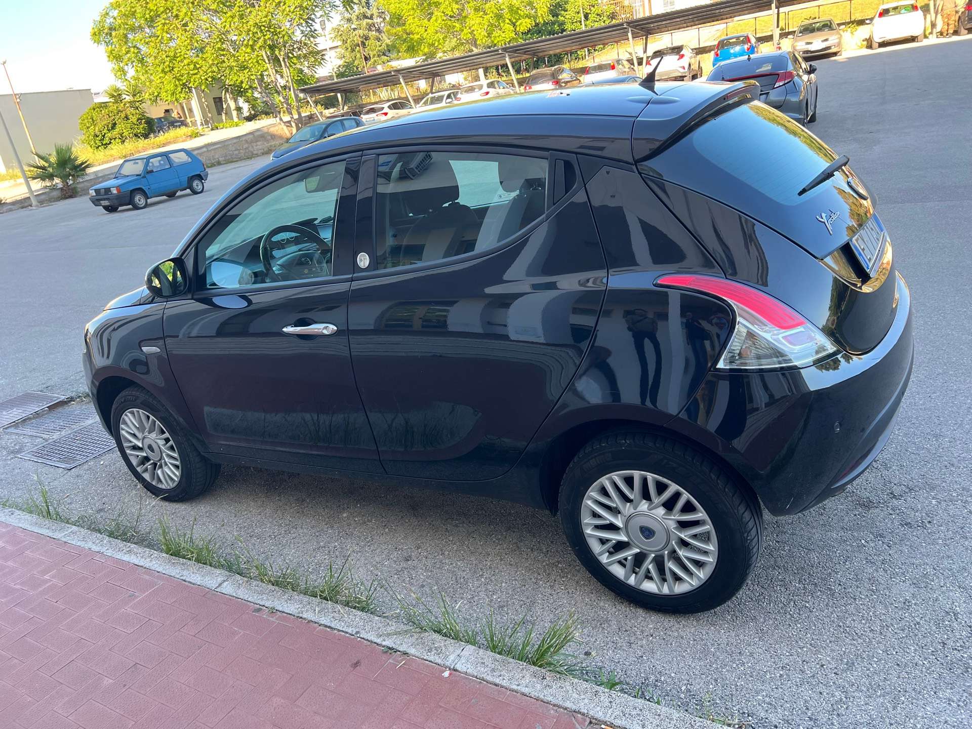 Lancia Ypsilon0.9 t.air Elefantino ecochic Gold Benz metano 80cv