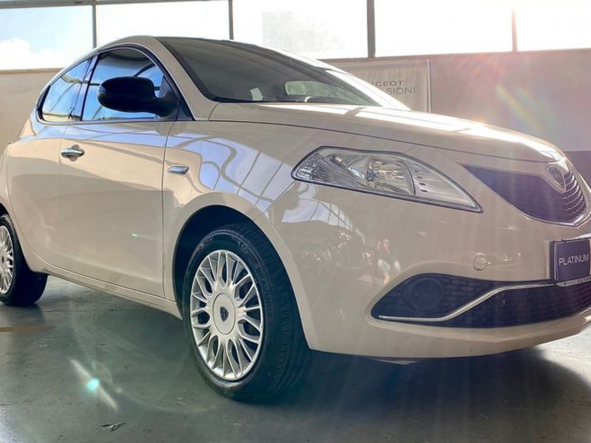 LANCIA Ypsilon 3ª serie Ypsilon 1.3 MJT 16V 95 CV 5 porte S&S Silver