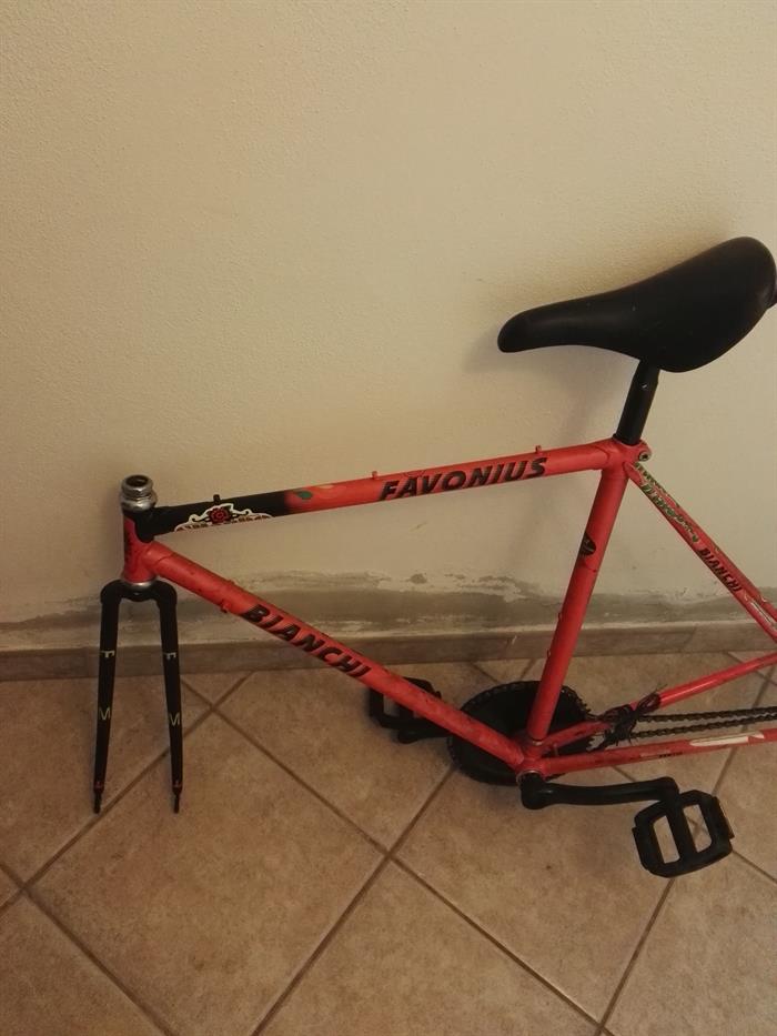 TELAIO DA CORSA BIANCHI IN ACCIAIO.