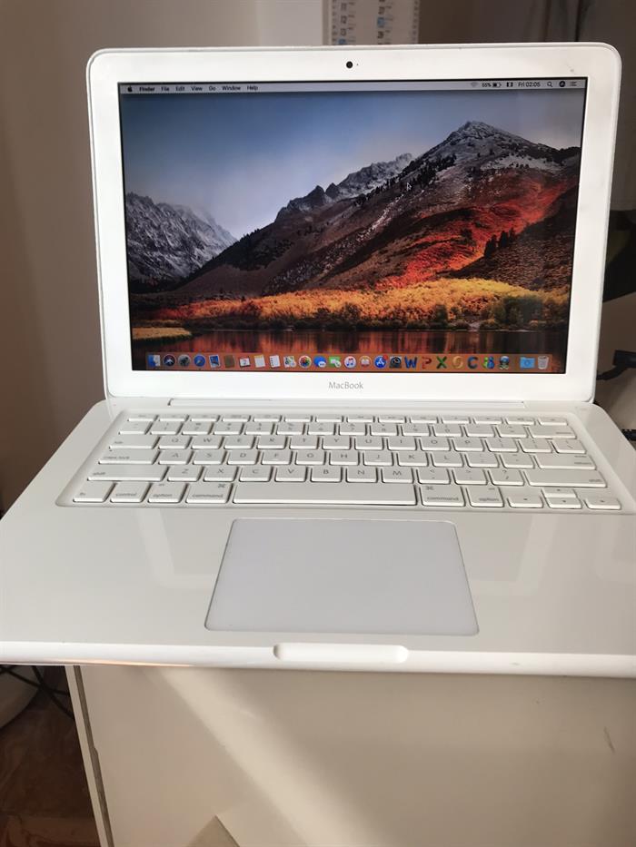 LAT TOP MACBOOK 2009 UNIBODY