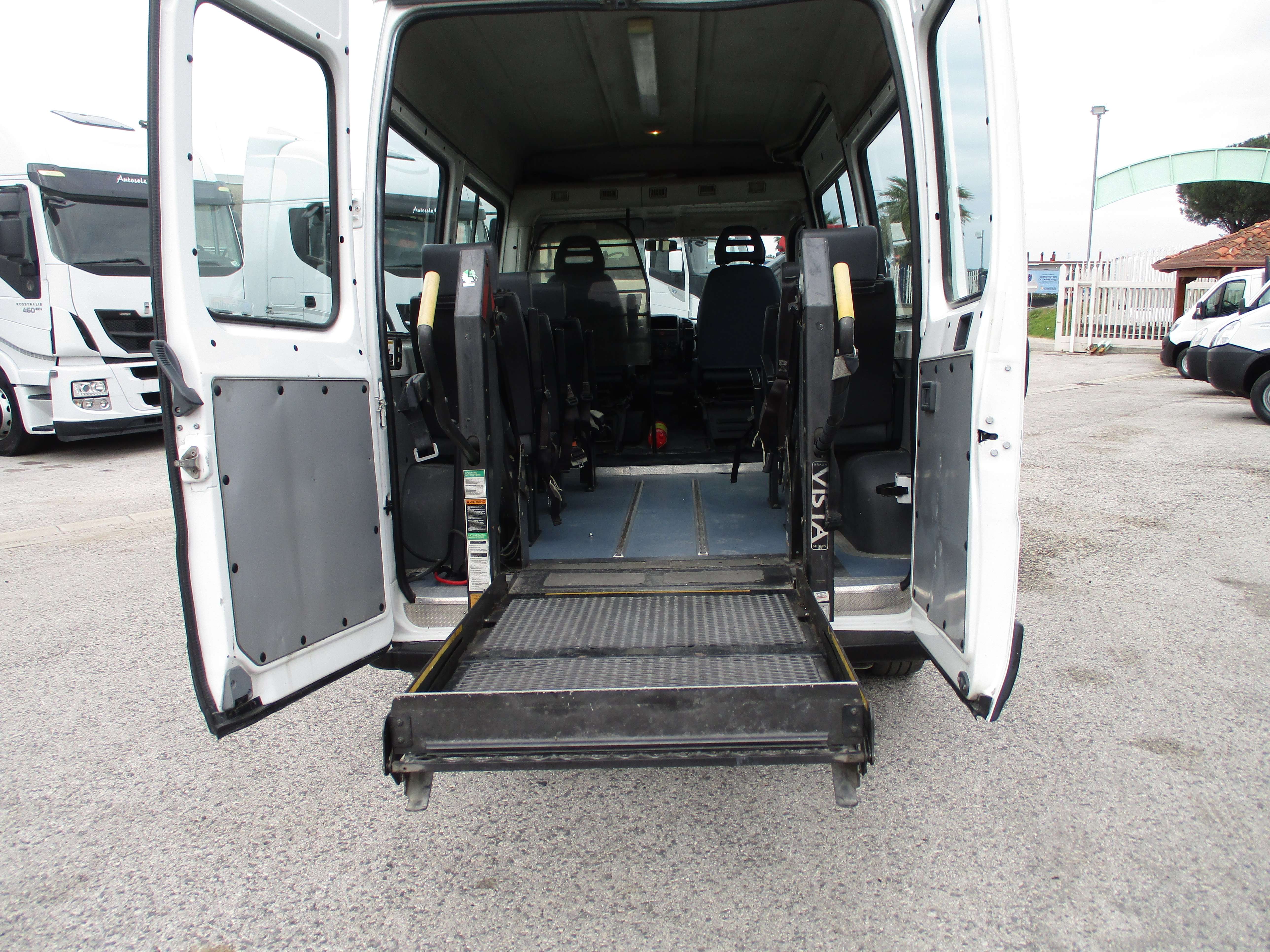 Fiat Ducato2.8 JTD 9 POSTI PEDANA DISABILI POSTERIORE