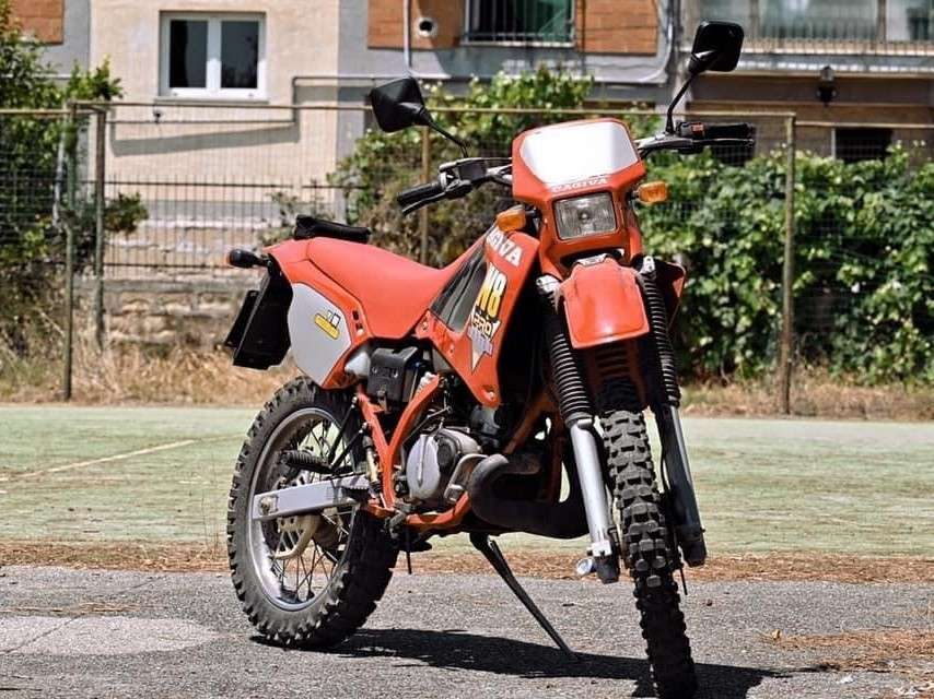 Cagiva W 8