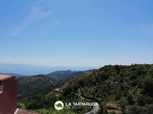 Panoramicissimo appartamento con tre camere da letto