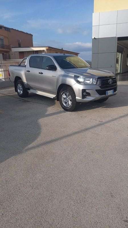 Toyota Hilux2.4 D-4D 4WD 4 porte Double Cab Lounge