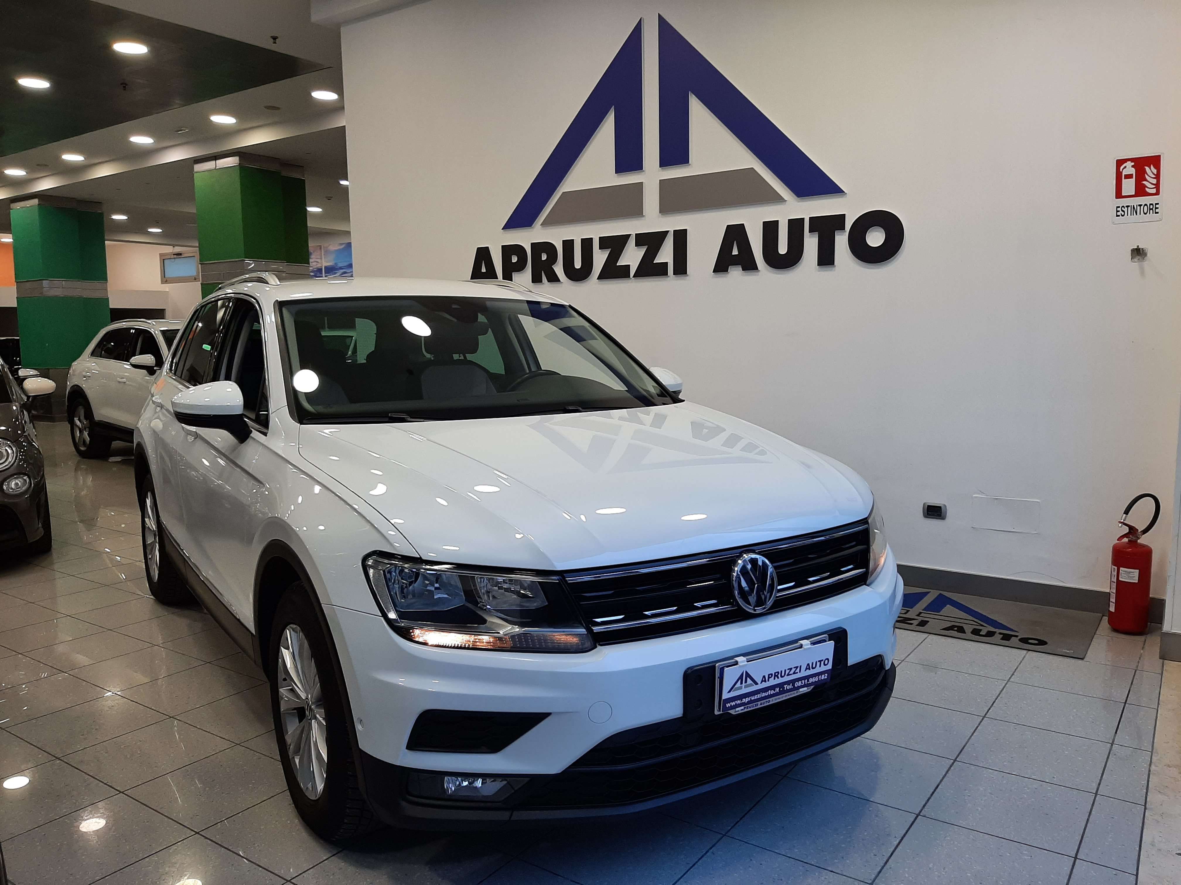 Volkswagen Tiguan2.0 tdi Business 150cv dsg RETROCAM NAVI SENSORI