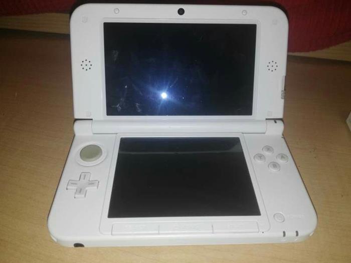 NINTENDO 3 DS XL