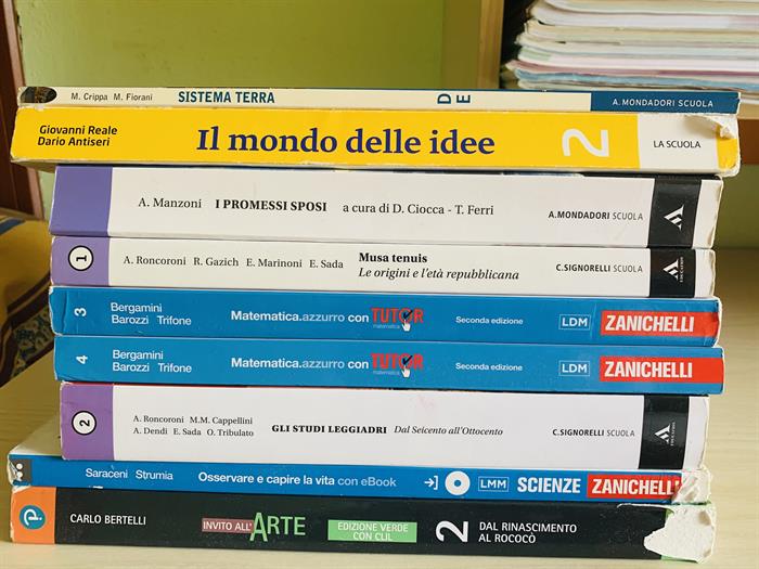 LIBRI SCUOLE SUPERIORI