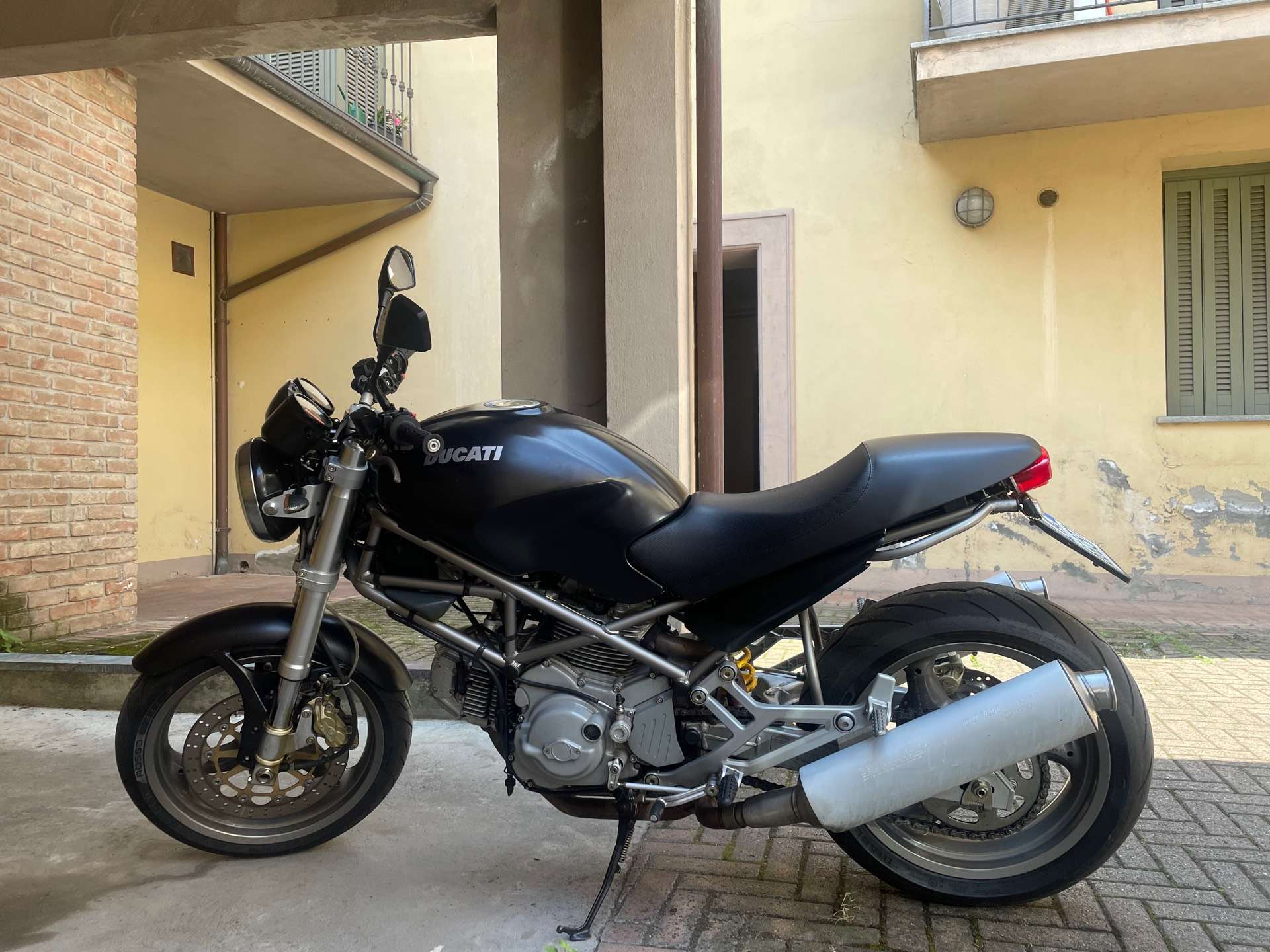 Ducati Monster 600dark