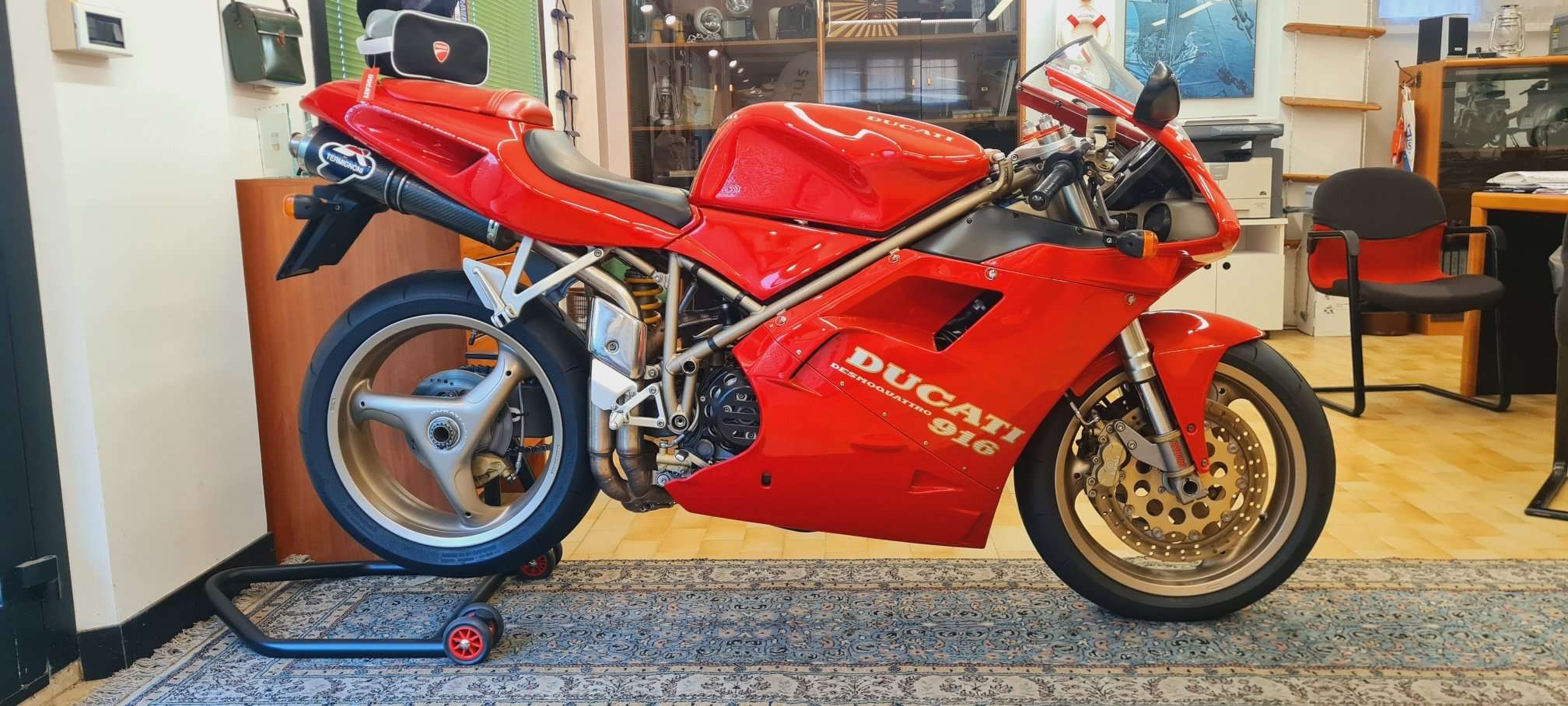 Ducati 916Ducati 916