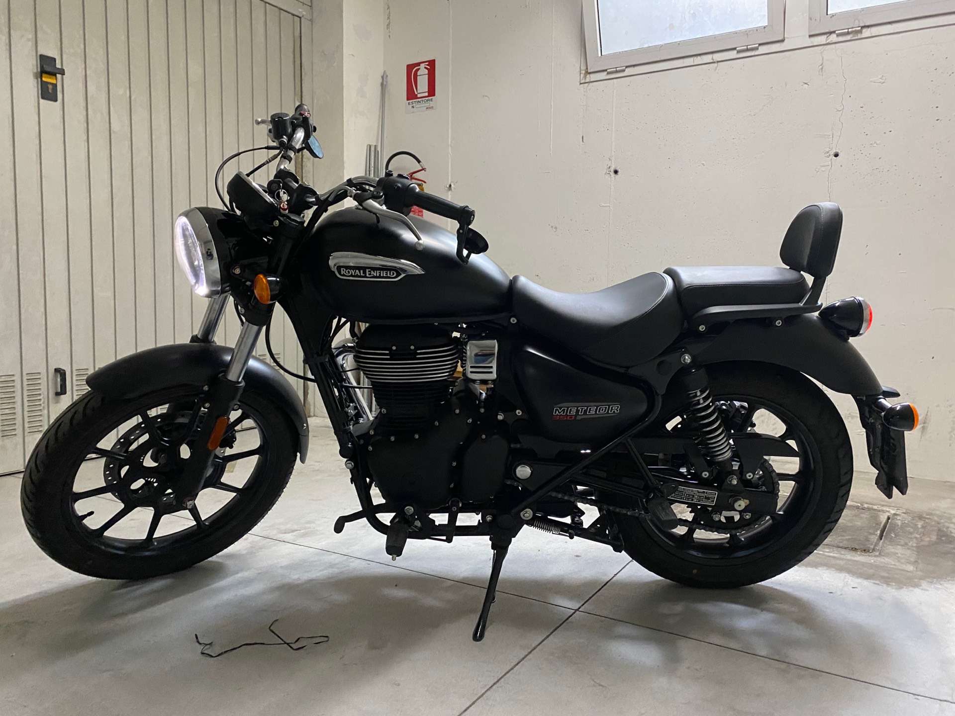 Royal Enfield Meteor 350stellar black