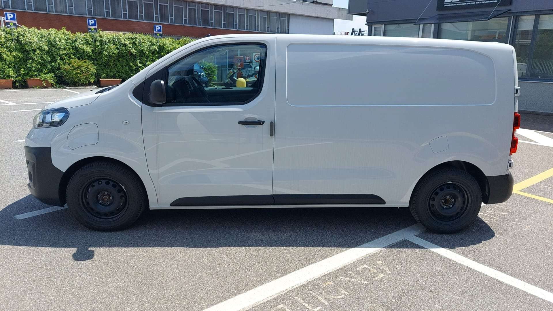 Opel Vivaro-eOPEL VIVARO E-ENJOY L2H1 75KW