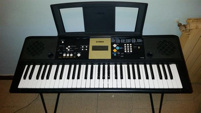 PIANOLA YAMAHA COME NUOVA 100E