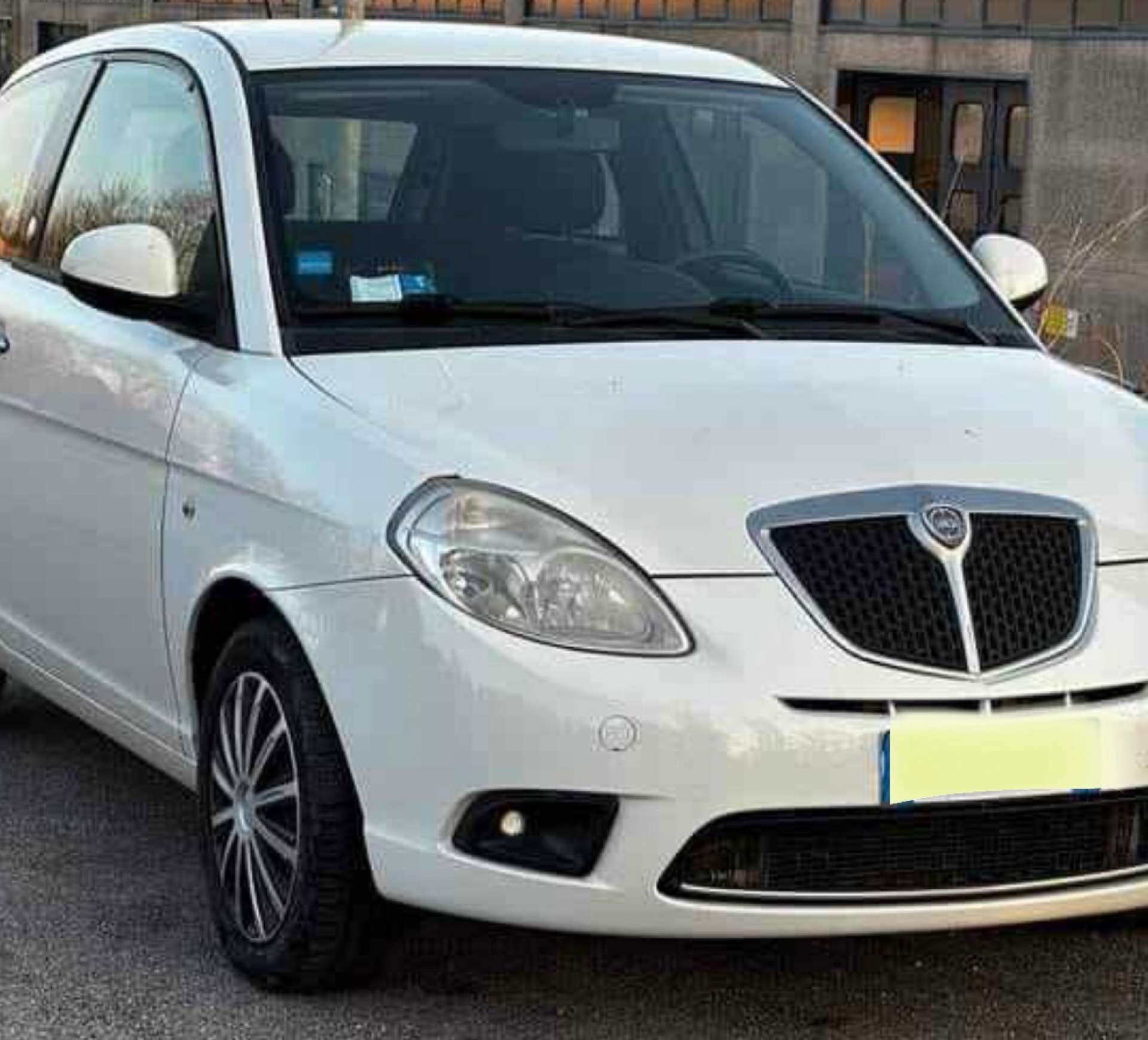 Lancia Ypsilon1.4 8v Argento ecochic Gpl