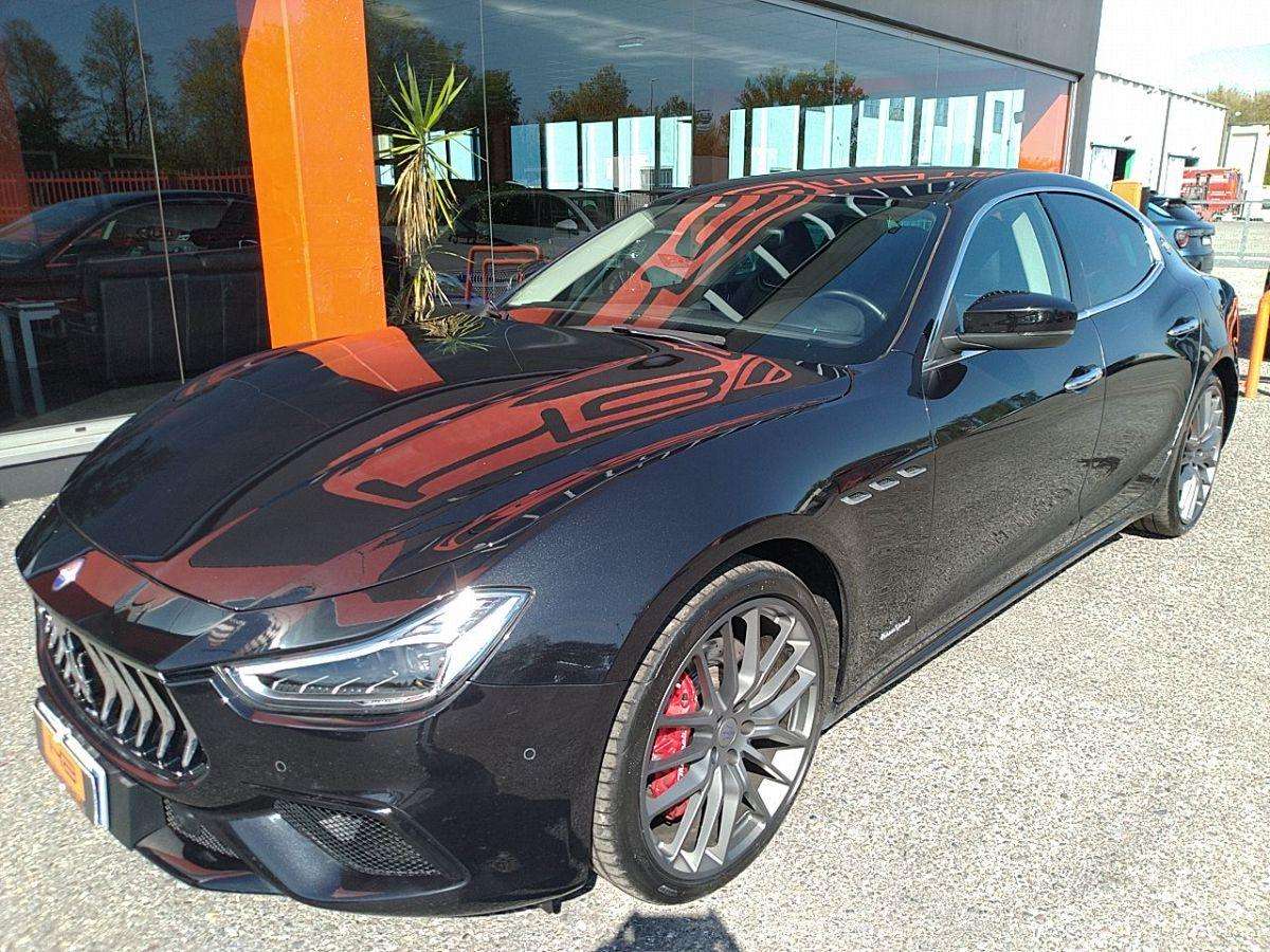 Maserati GhibliV6 430 CV Q4 Gransport