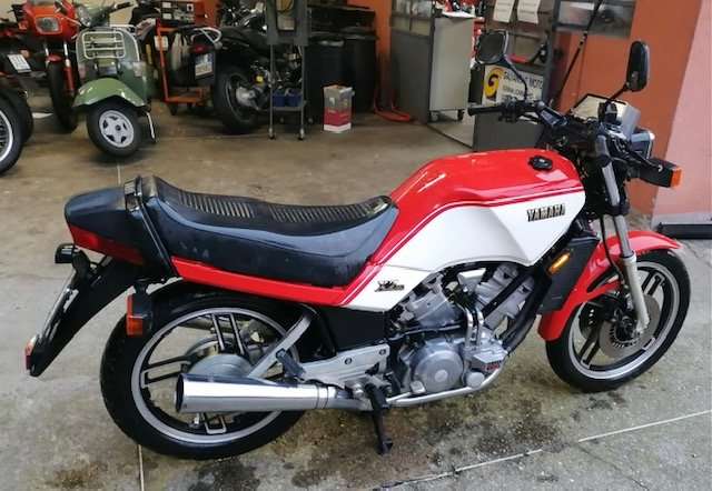 Yamaha XZ 550