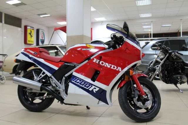 Honda VF 1000R PERMUTE AUTO MOTO ROLEX BARCHE E GOMMONI!!!