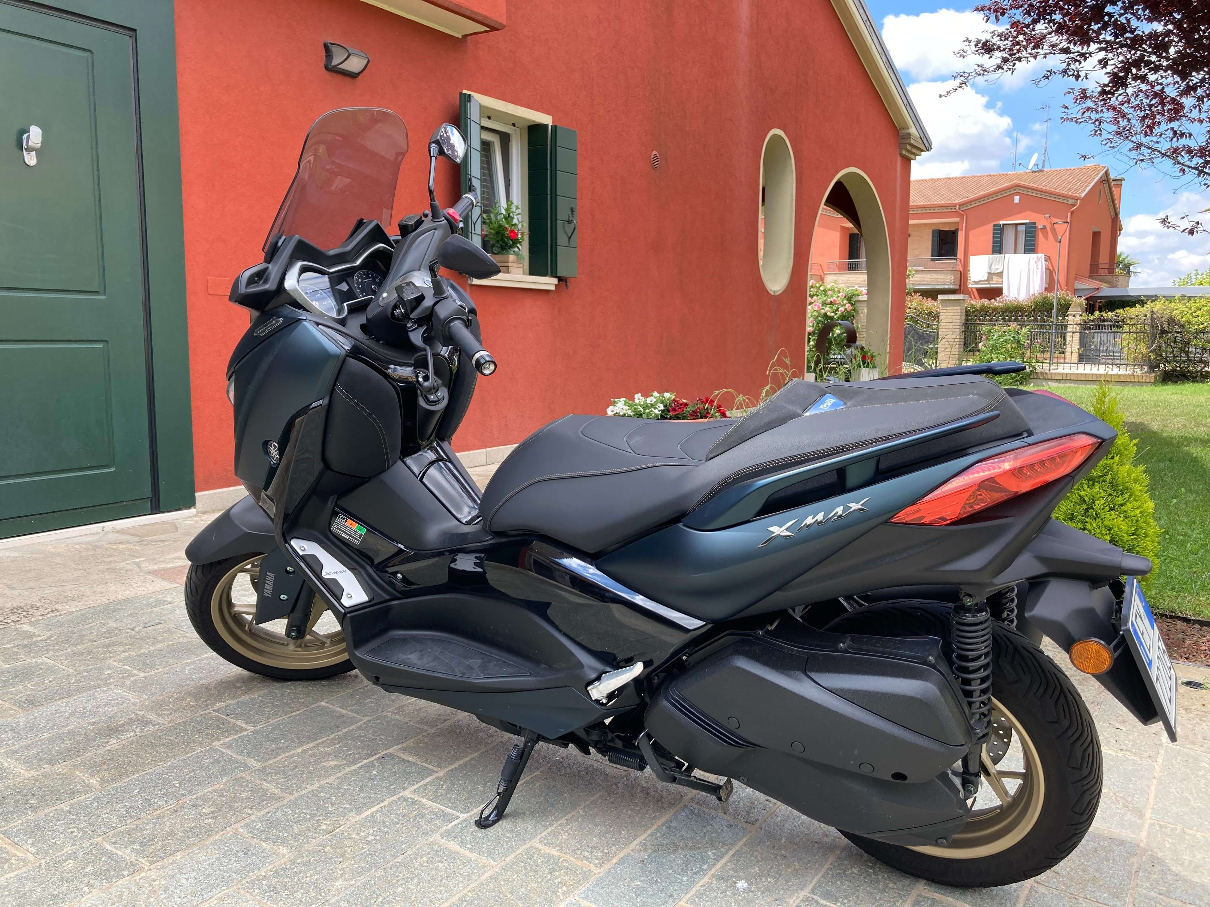 Yamaha X-Max 300TECH MAX COLORE DARK PETROL