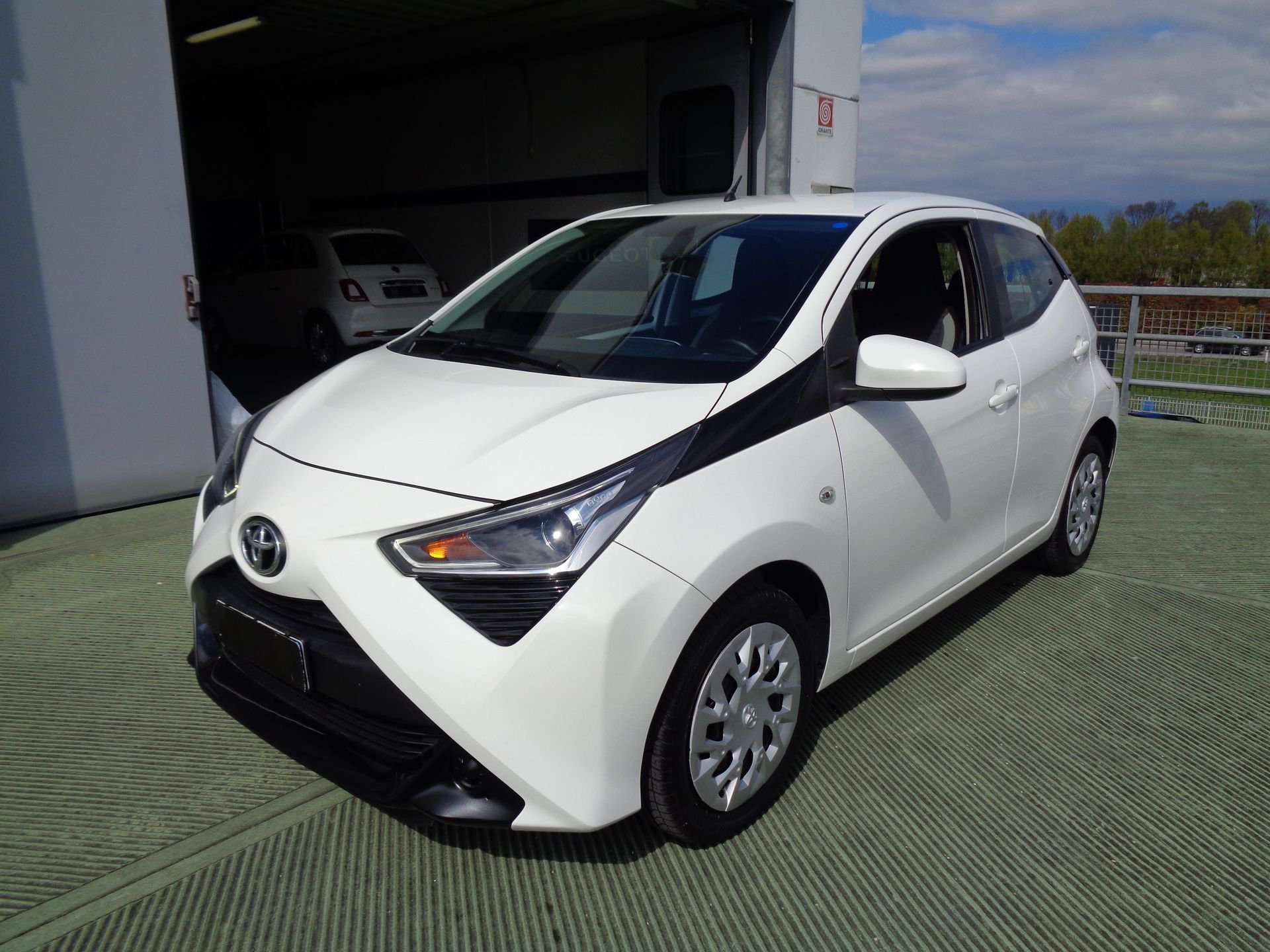 Toyota AygoConnect 1.0 VVT-i 72CV 5 porte x-business