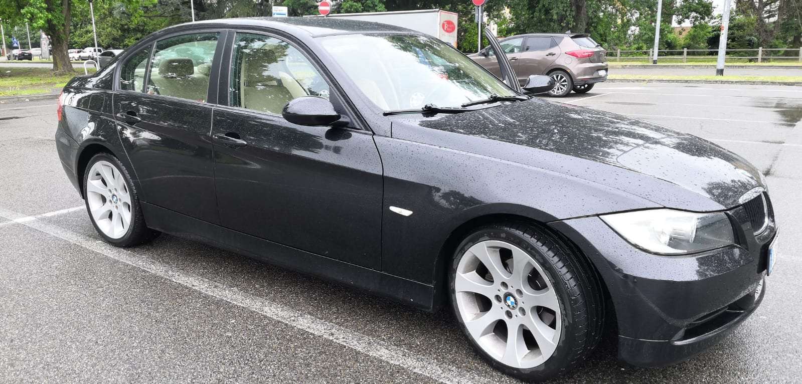 BMW 320320d Attiva