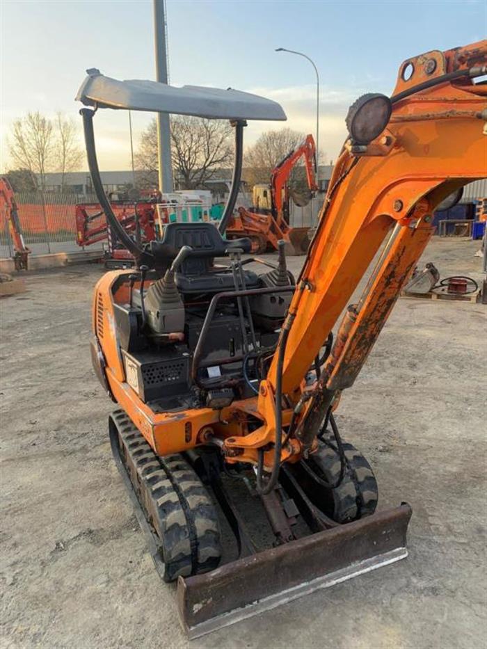 MINI ESCAVATORE HITACHI 15 Q.LI