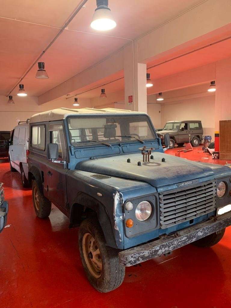 Land Rover Defender90