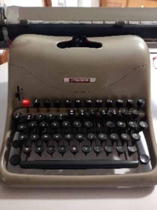 MACCHINA DA SCRIVERE OLIVETTI LEXIKON 80