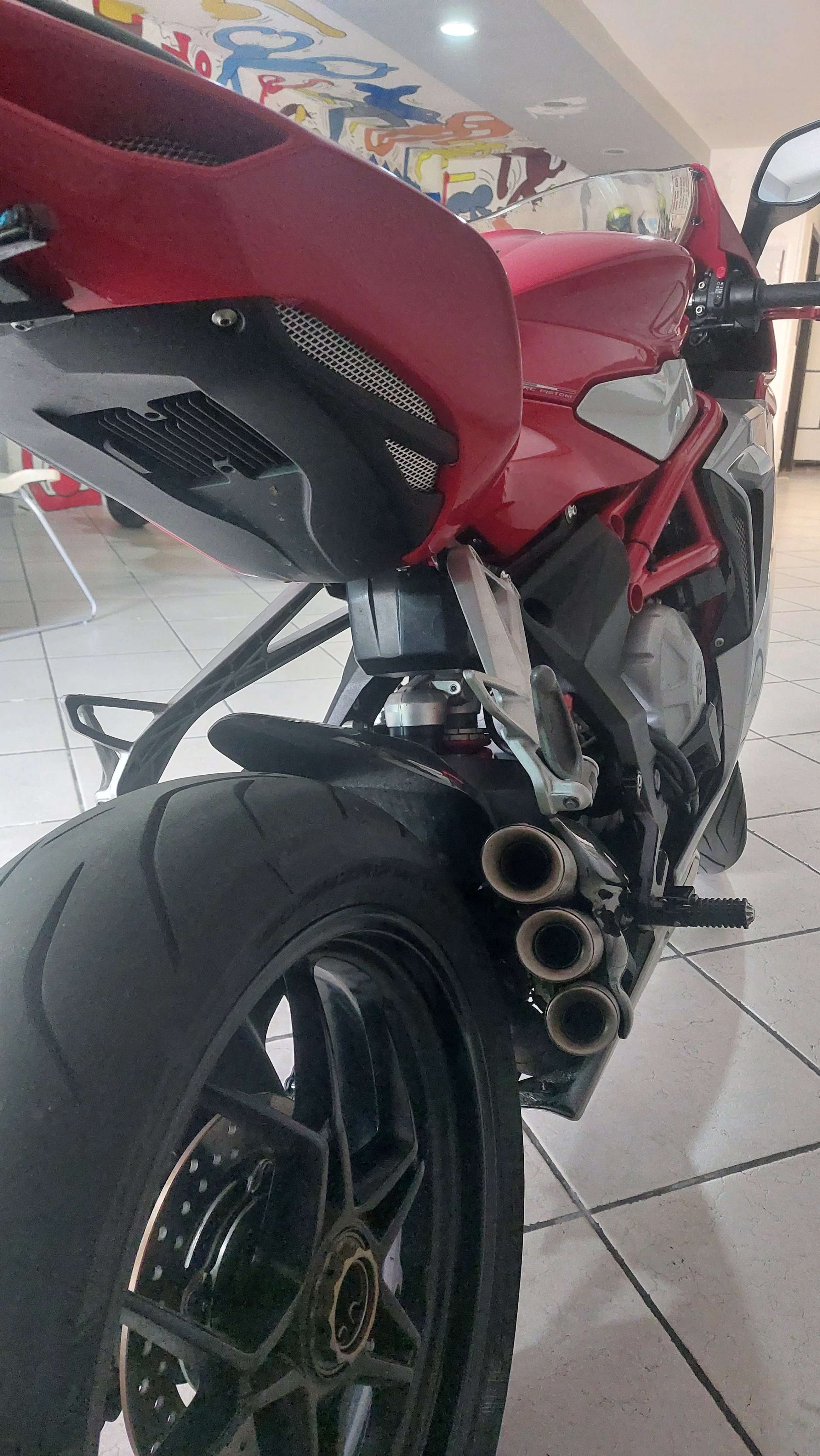 MV Agusta F3800 trepistoni