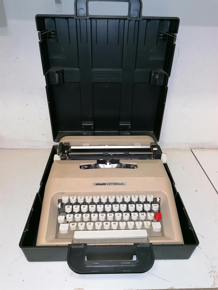 MACCHINA DA SCRIVERE OLIVETTI LETTERA 35