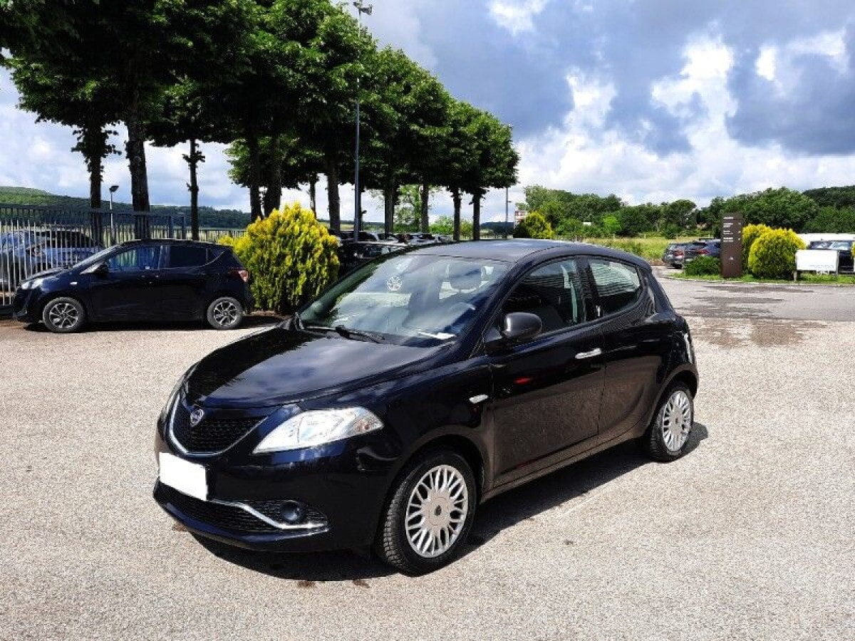 LANCIA Ypsilon 3ª serie Ypsilon 1.2 69 CV 5 porte Silver