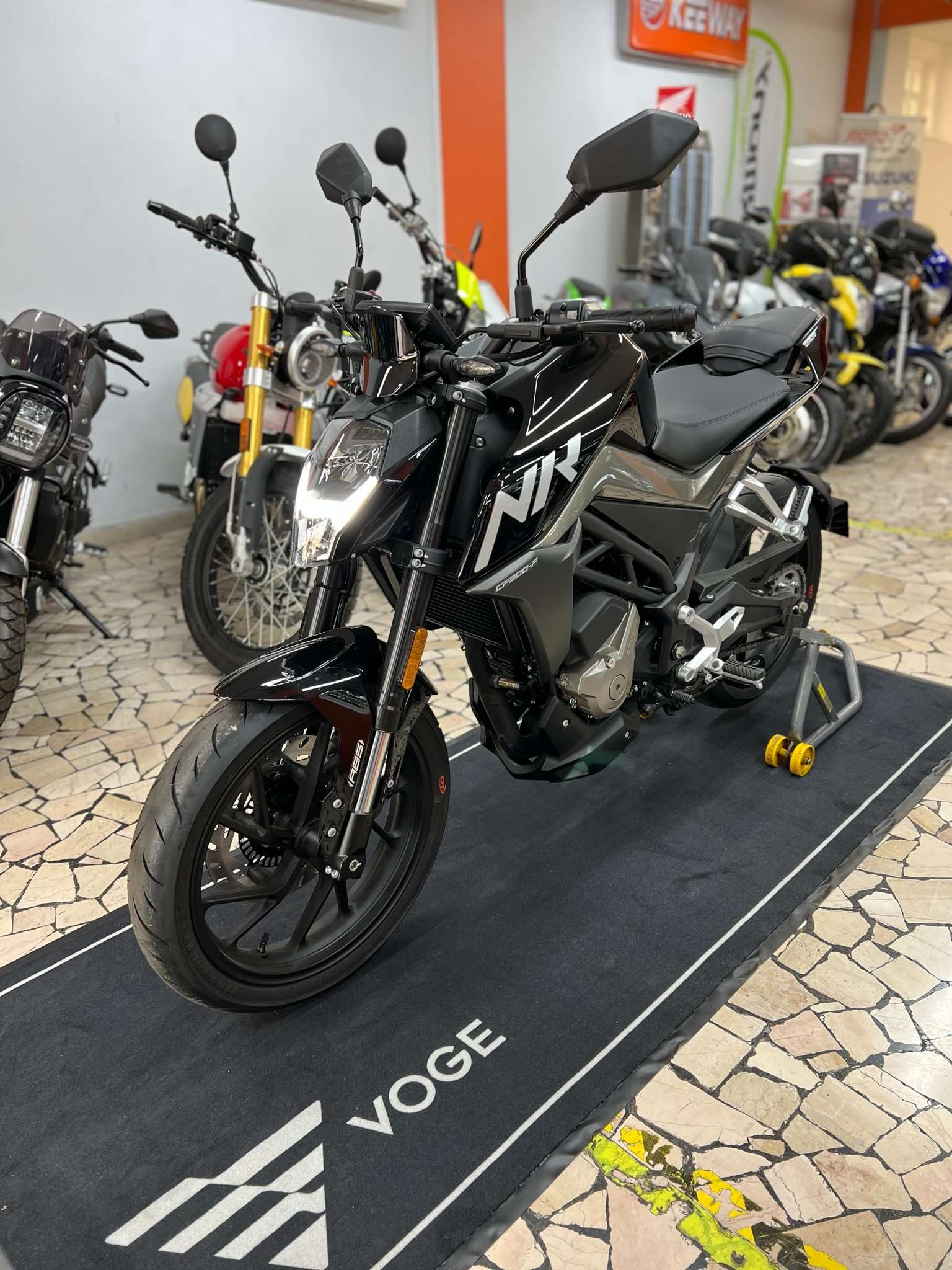 CF Moto 300 NK