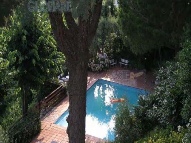 Villa con piscina con vista panoramica