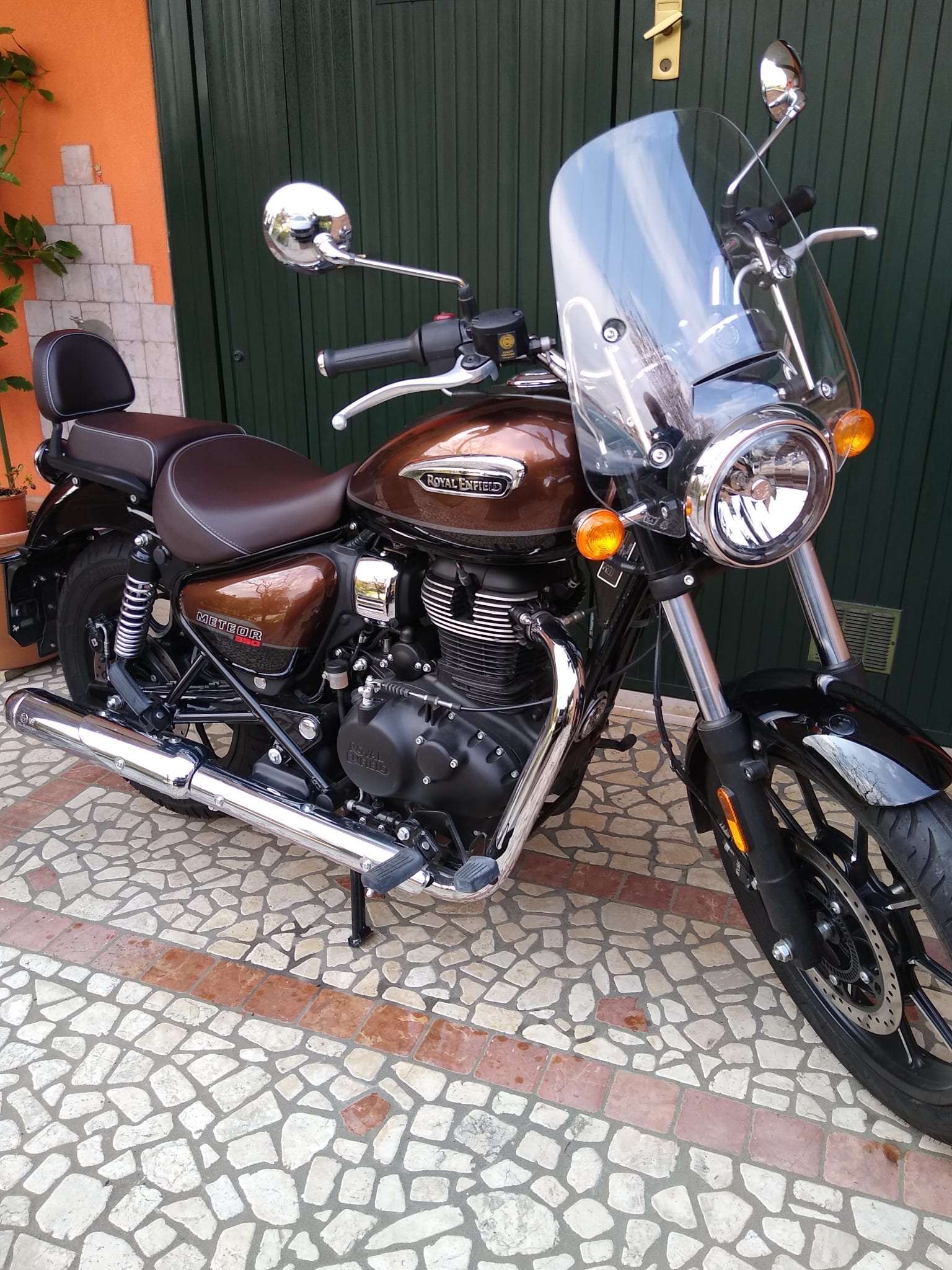 Royal Enfield Meteor 350Supernova