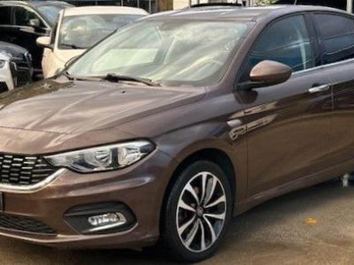 FIAT Tipo (2015-->) Tipo 1.6 Mjt 4 porte Lounge