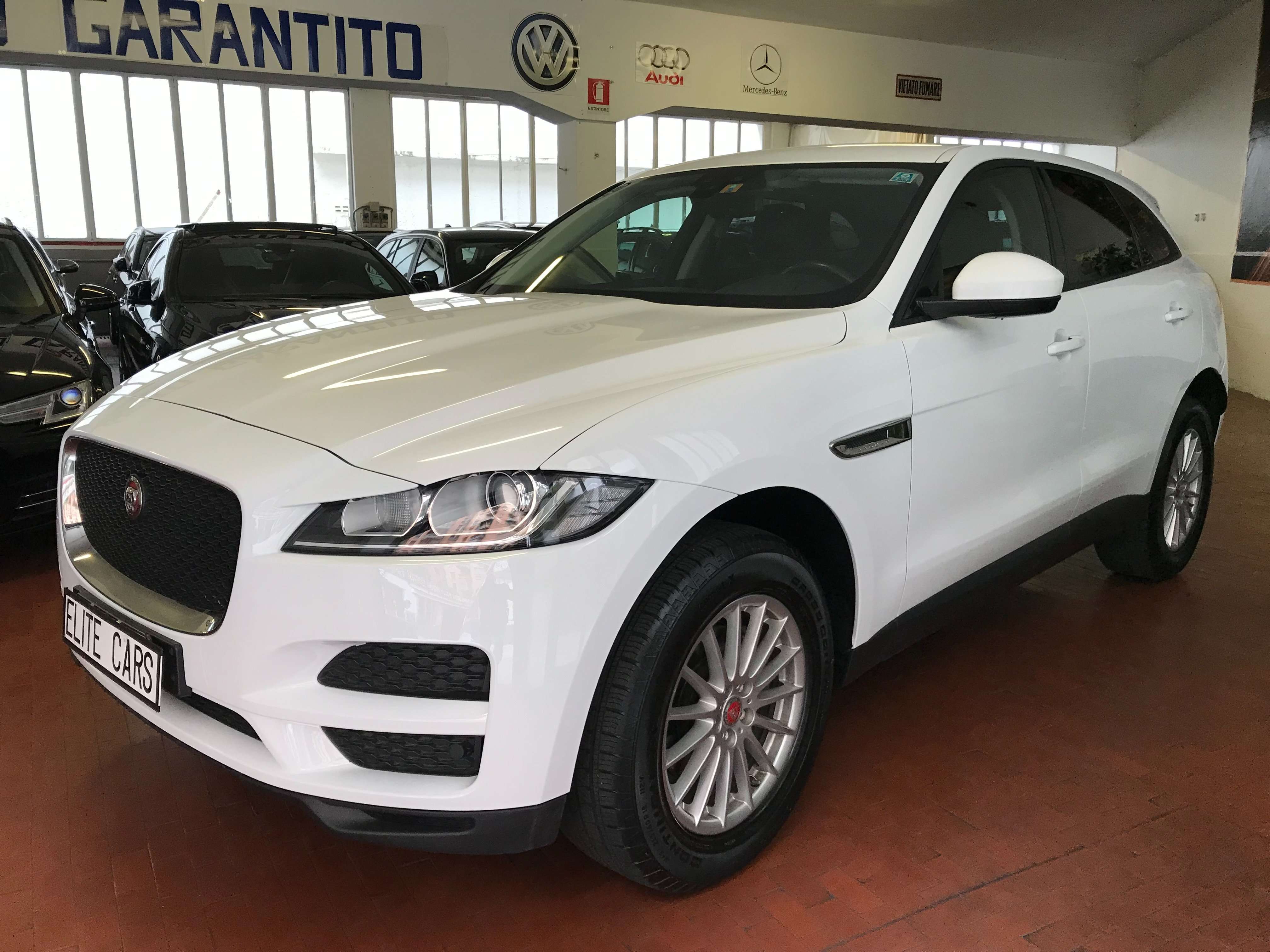 Jaguar F-PaceF-Pace 2.0d i4 awd 240cv auto my18