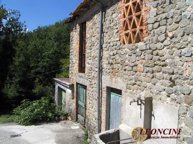 A363 rustico in centro storico con giardino e terrazza