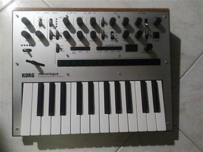 KORG MONOLOGUE SILVER + ALIMENTATORE KORG + BORSA