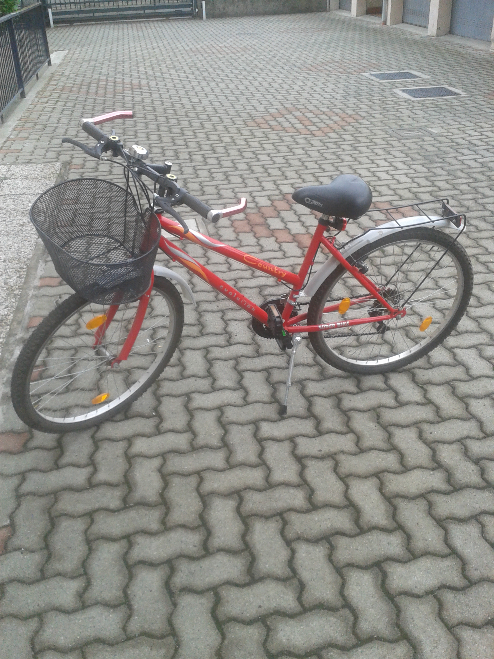 VENDESI BICICLETTA DA DONNA