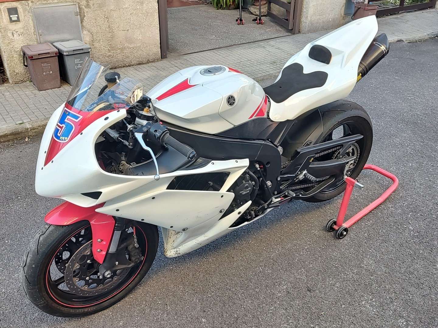 Yamaha YZF-R1mod.2008 colore bianco Perla con selle rosse