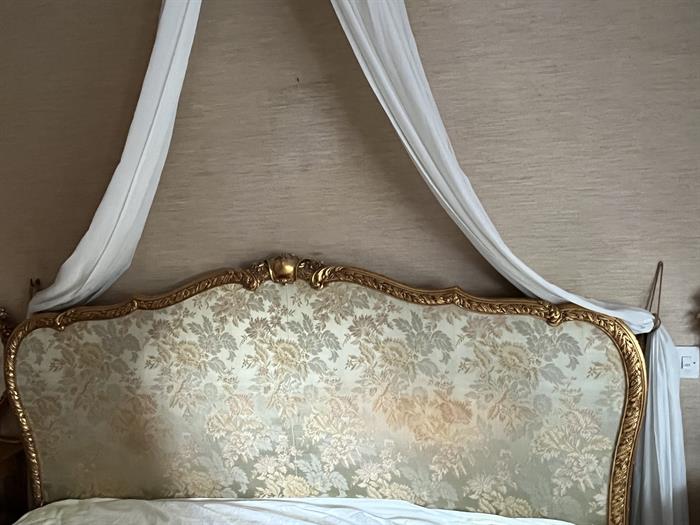 LETTO CON BALDACCHINO INIZIO `900