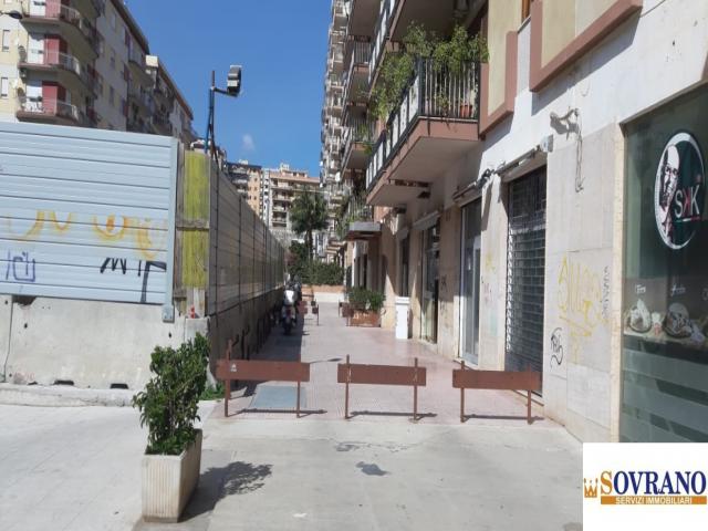 Viale lazio/campania/liberta': locale commerciale mq 141 cat. c/1