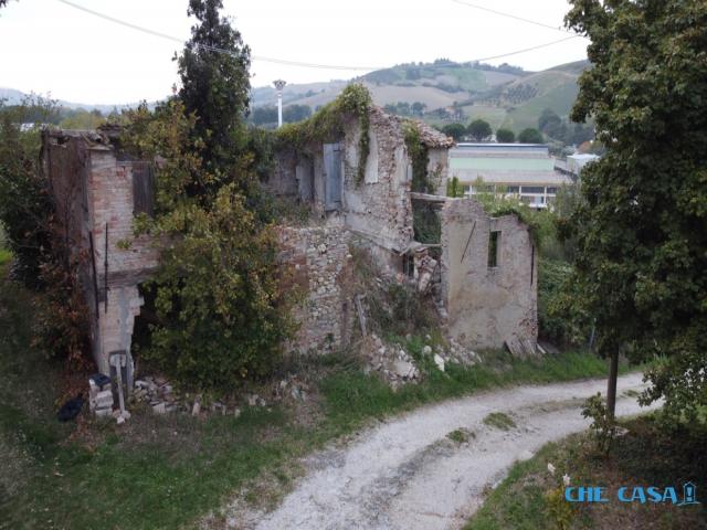 Rudere con terreno