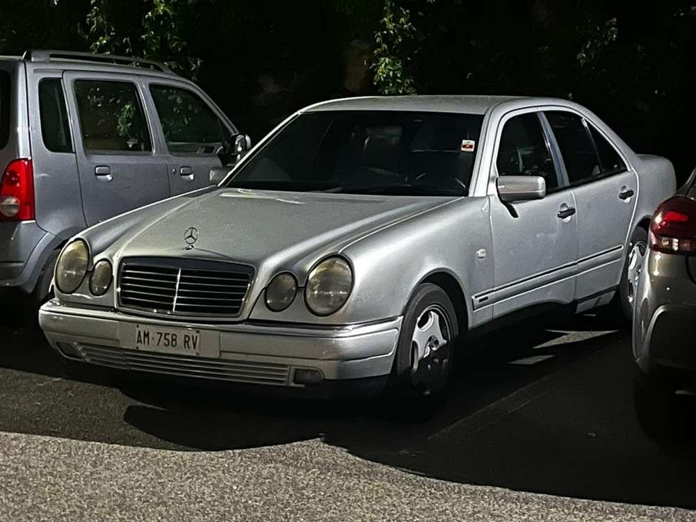 Mercedes-Benz E 200Avantgarde