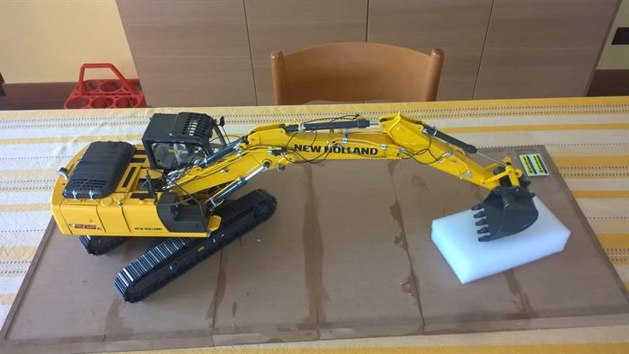 ESCAVATORE CINGOLATO NEWHOLLAND