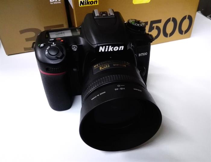 NIKON D7500