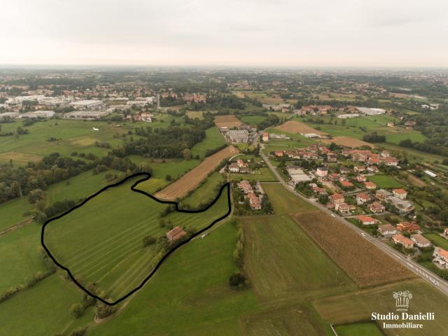 Cascina con terreno