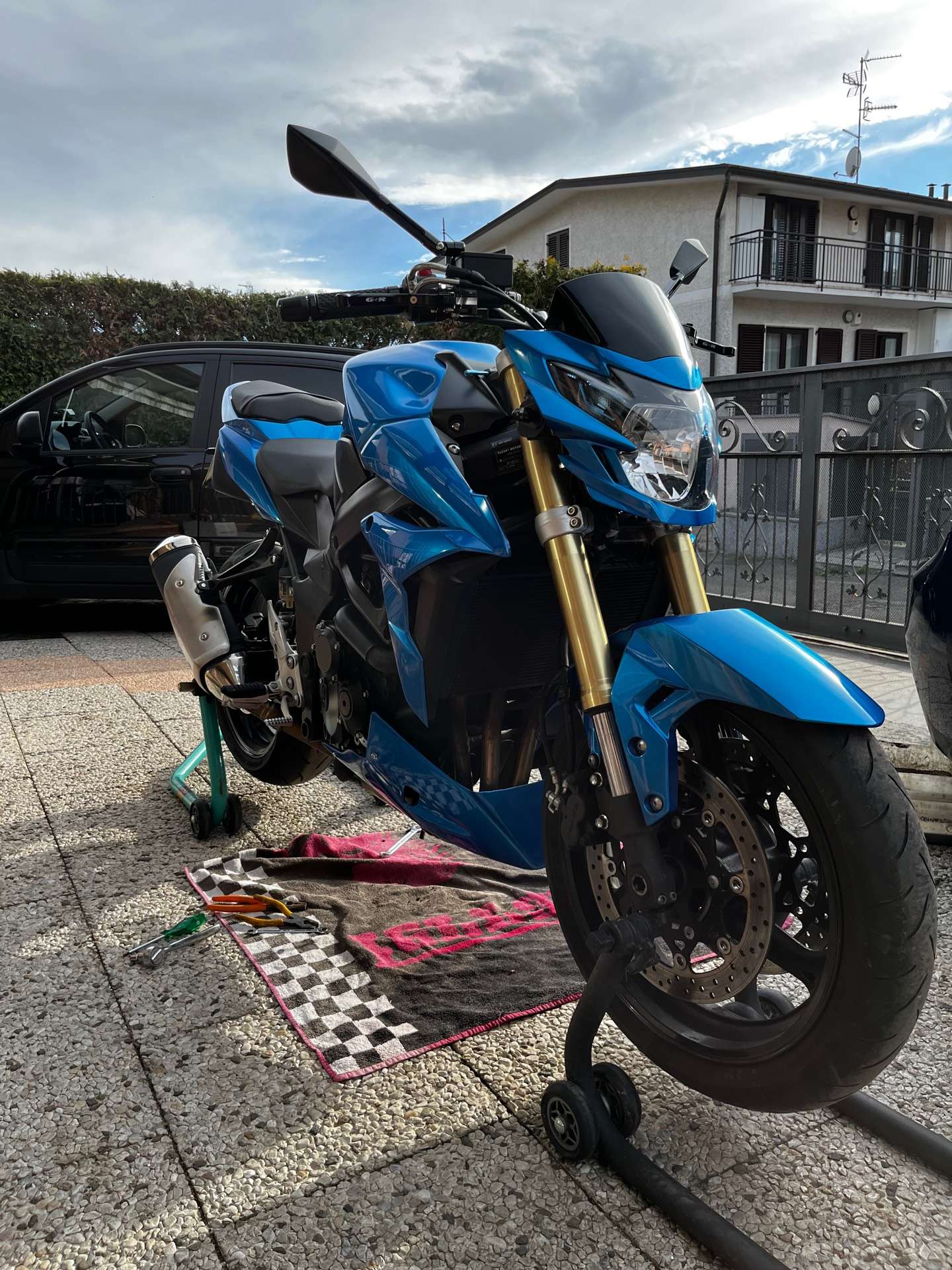 Suzuki GSR 750